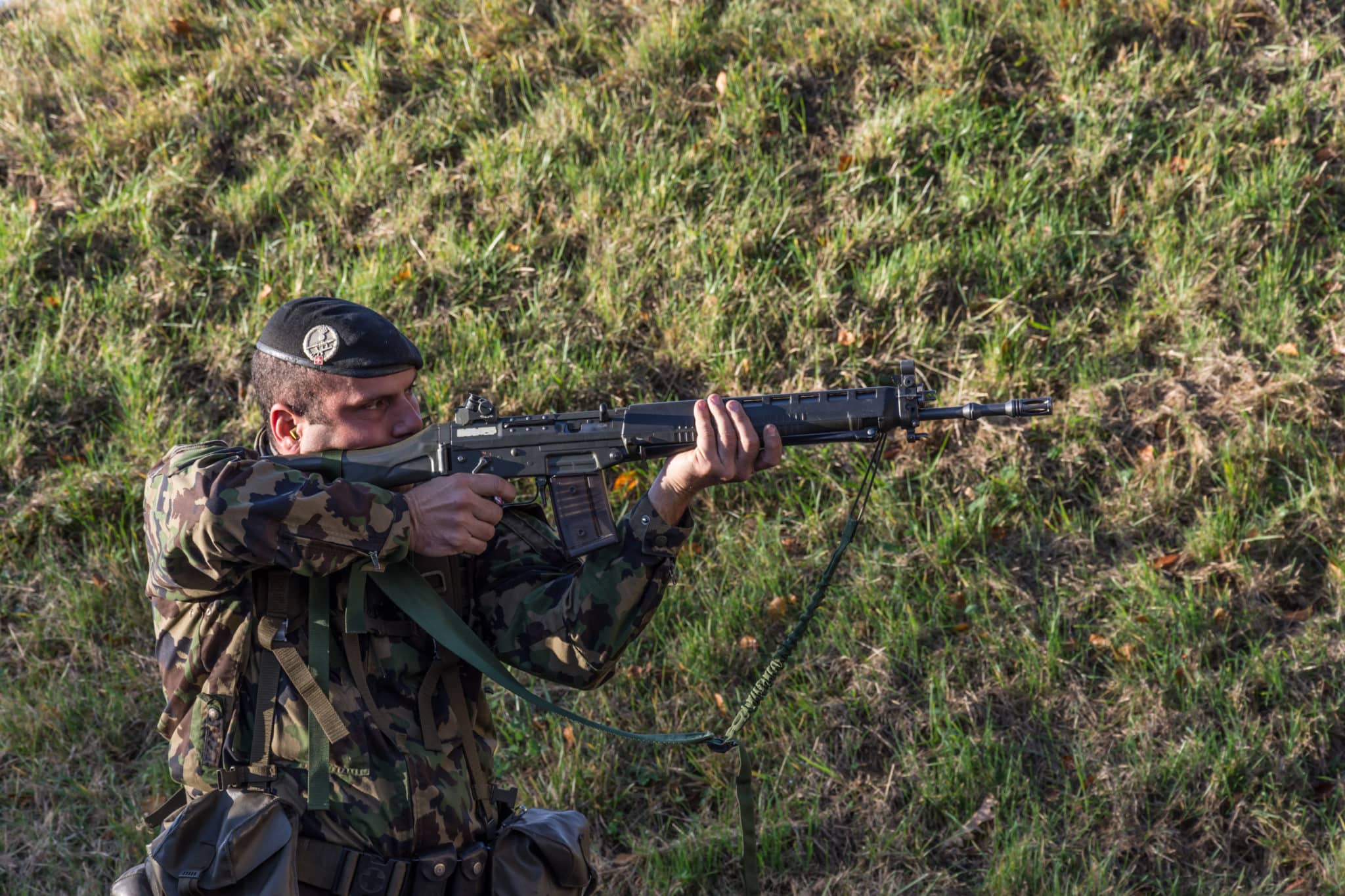 Fass 90 (SIG 550): Swiss Excellence in Assault Rifles - Nextgun